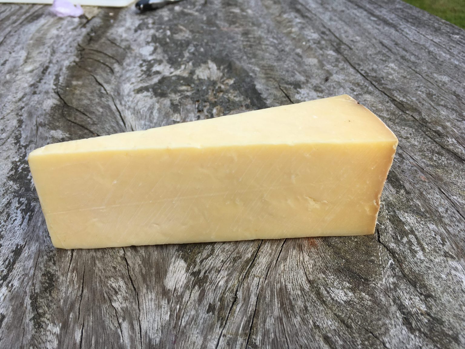 Montgomery Farmhouse Cheddar Cheese - Cheese Etc. The Pangbourne Cheese ...
